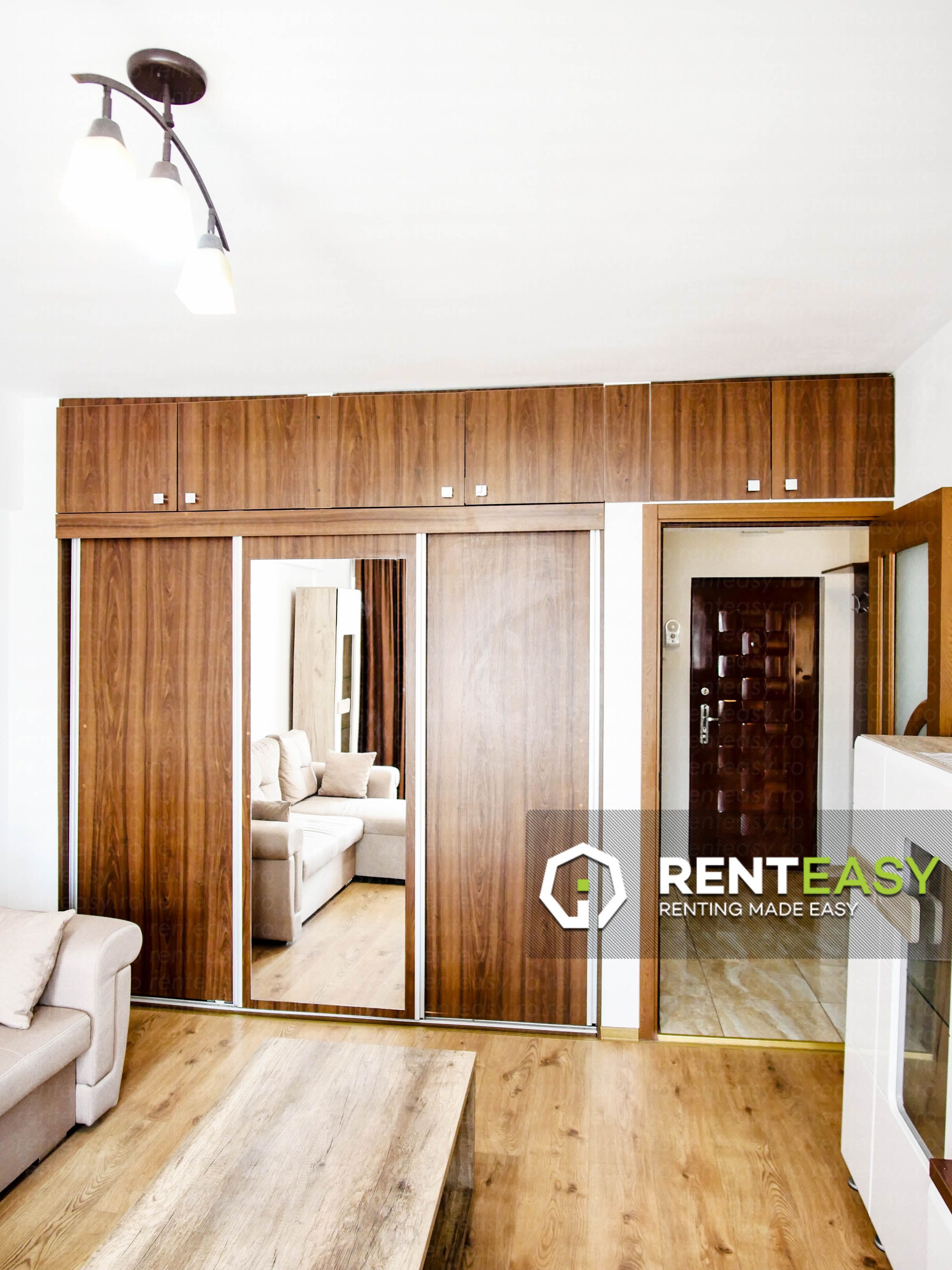 Apartament cu doua camere de inchiriat situat in zona Hala Centrala ...